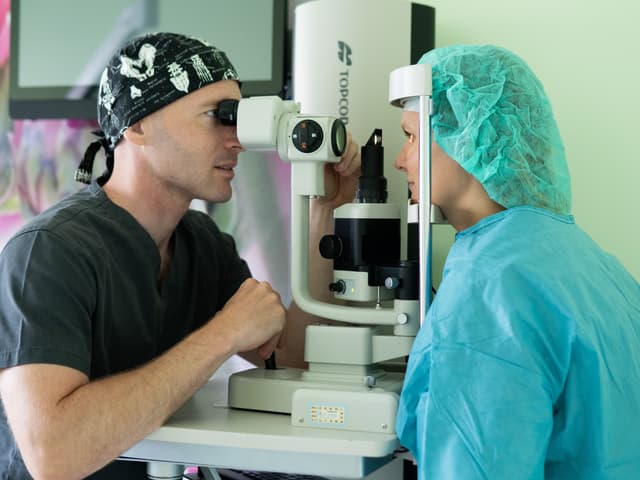 Operacija sive mrene na napotnico | Očesni center Morela